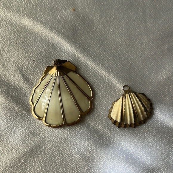 Jewelry | Vintage Mismatch Costume Shell And Gold Toned Pendant | Poshmark